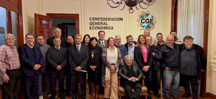 LA UCl FELICITA al Sr. ROBERTO ALFREDO YACUZZI, quien ha sido electo ...
